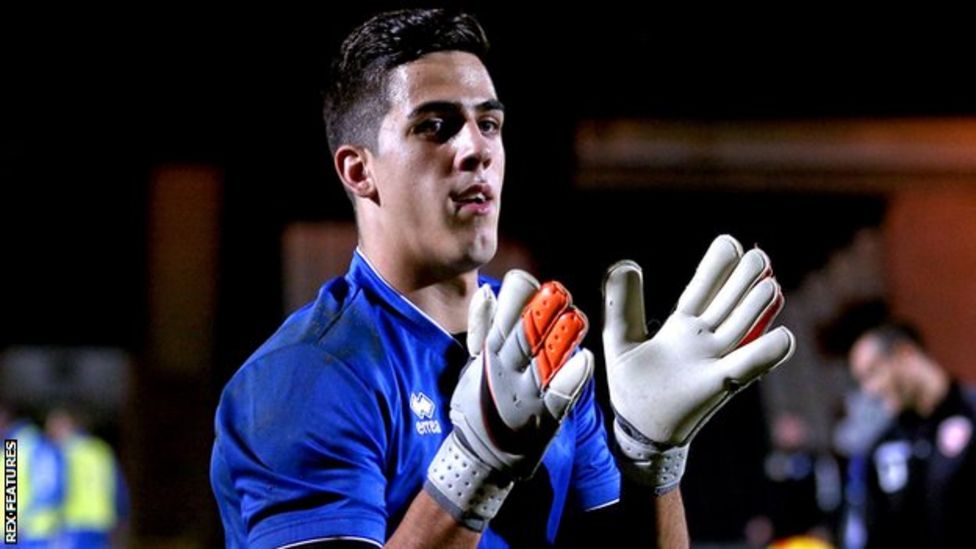 Joel Castro Pereira: Man Utd goalkeeper returns to Rochdale - BBC Sport