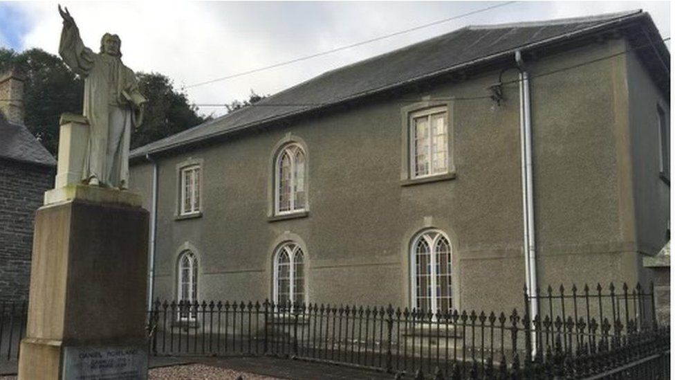 Codi arian i brynu trysorau Oes Efydd Llangeitho - BBC Cymru Fyw