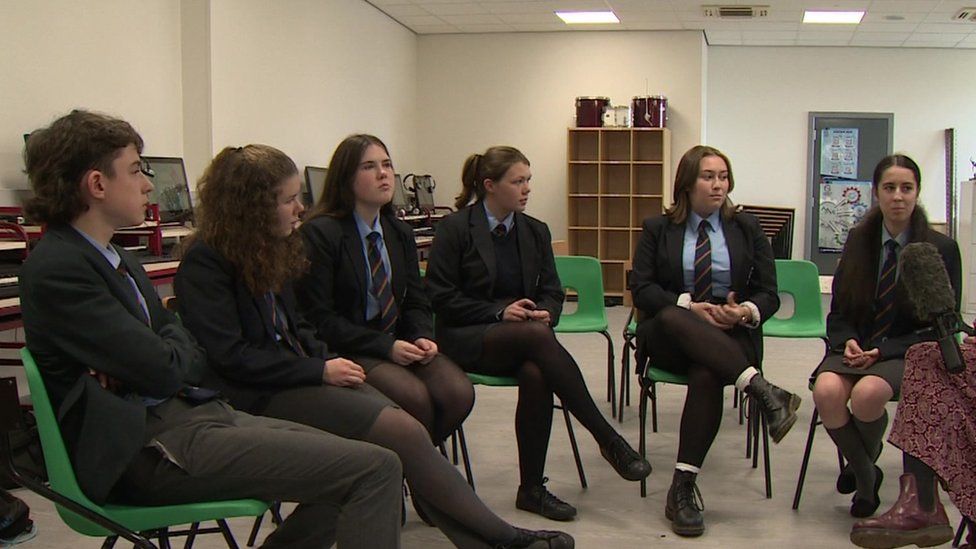 Gostyngiad eto yn y nifer sy'n astudio TGAU Cerddoriaeth - BBC Cymru Fyw
