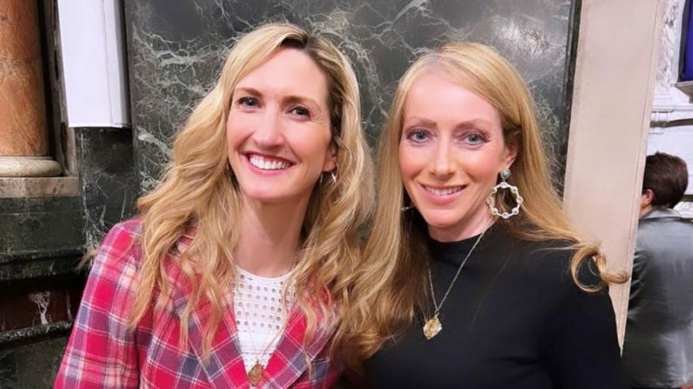 Glasgow gathering of gold medal-winning Gaelic singers - BBC News