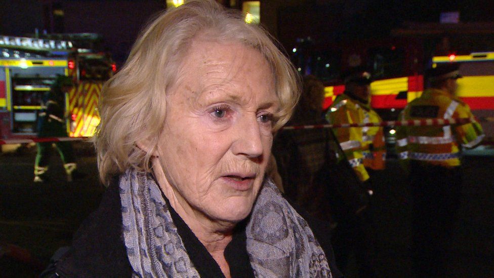 Residents forced from homes by major blaze in Glasgow flats - BBC News