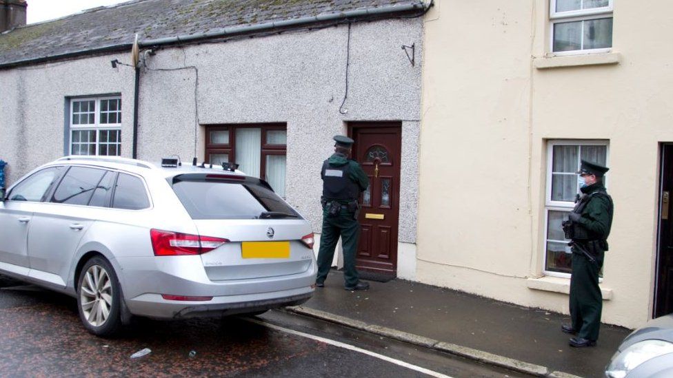 Newry: Man stabbed in the face several times in 'vicious attack' - BBC News
