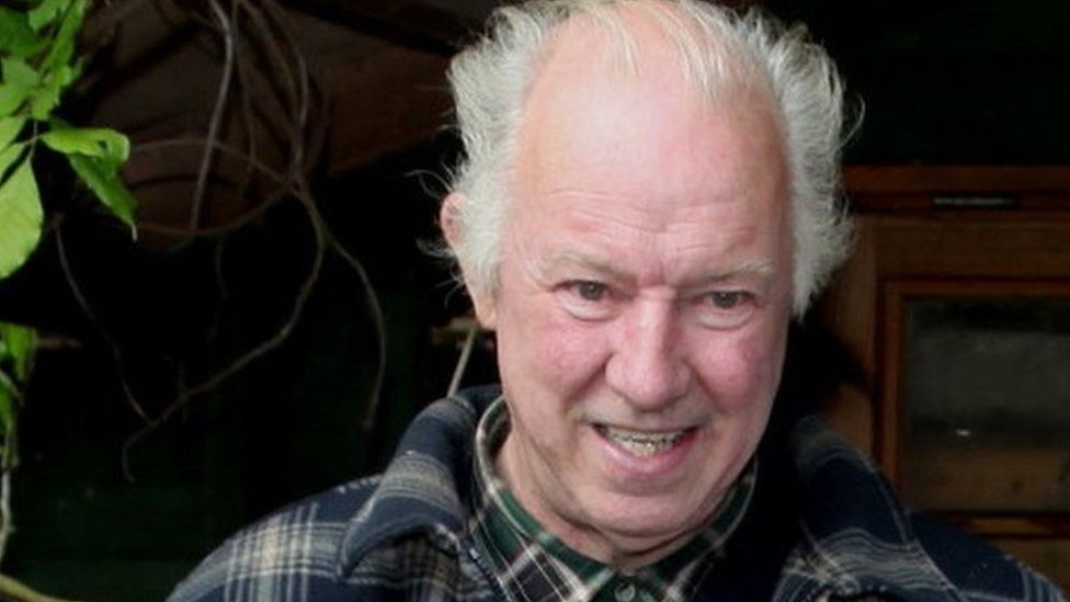 Roy Blackman burglary killing: Workmen sought as witnesses - BBC News