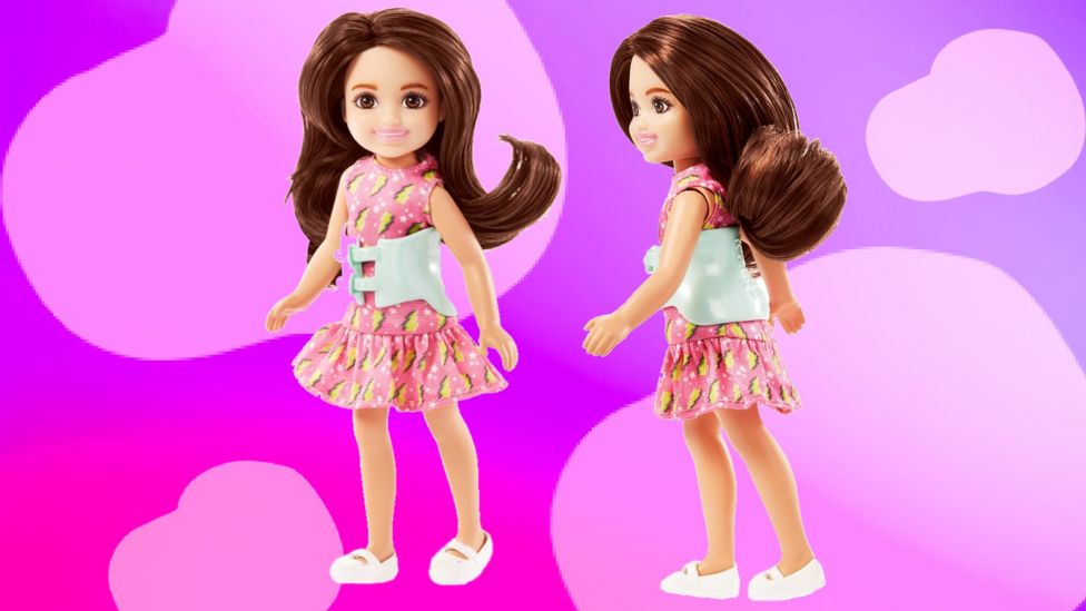Northamptonshire mum paints stretch marks on Barbie for daughter - BBC News