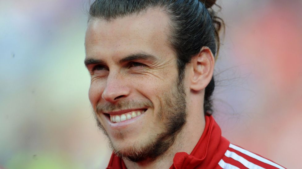 Footballer Bale expecting third child with Emma Rhys-Jones - BBC News