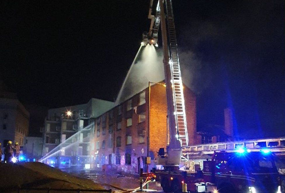 Walsall derelict building fire: People urged to stay away - BBC News
