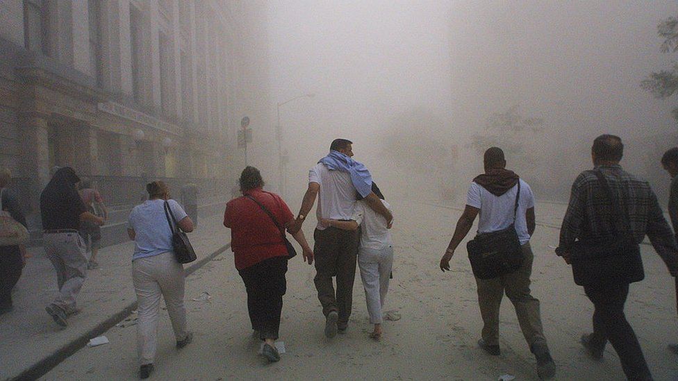 9/11 anniversary: Doctor saw shocking attack from plane - BBC News