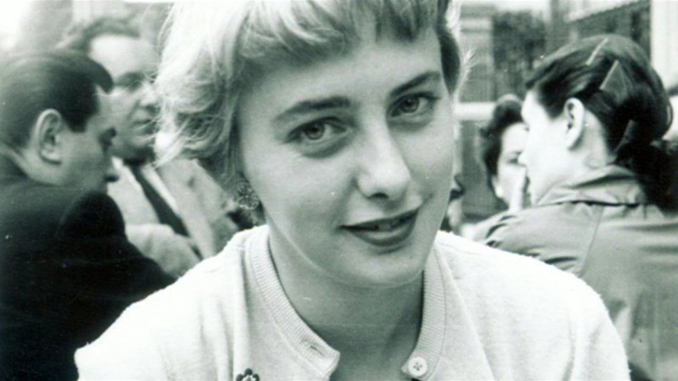 Coronation 1953 memories: 'Cold, wet, tired and happy' - BBC News