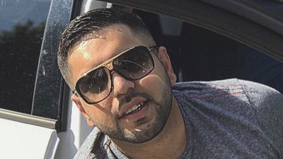 Mohammed Kasim: Tributes paid to father who died after shooting - BBC News