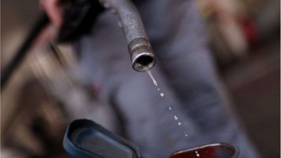 Thefts of petrol from cars costing residents dearly - BBC News