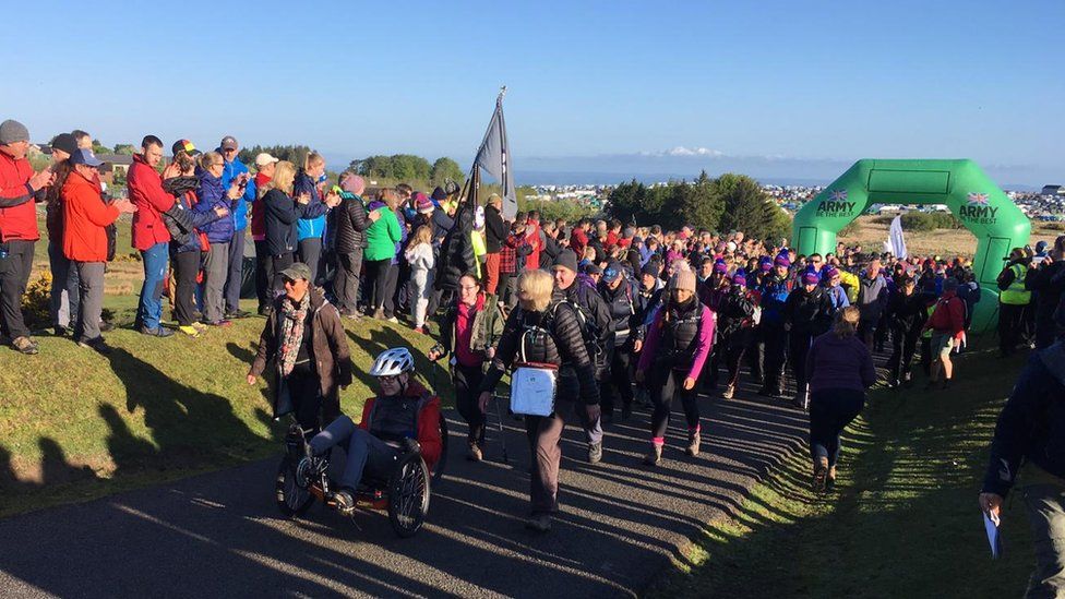 Ten Tors challenge gets under way on Dartmoor - BBC News
