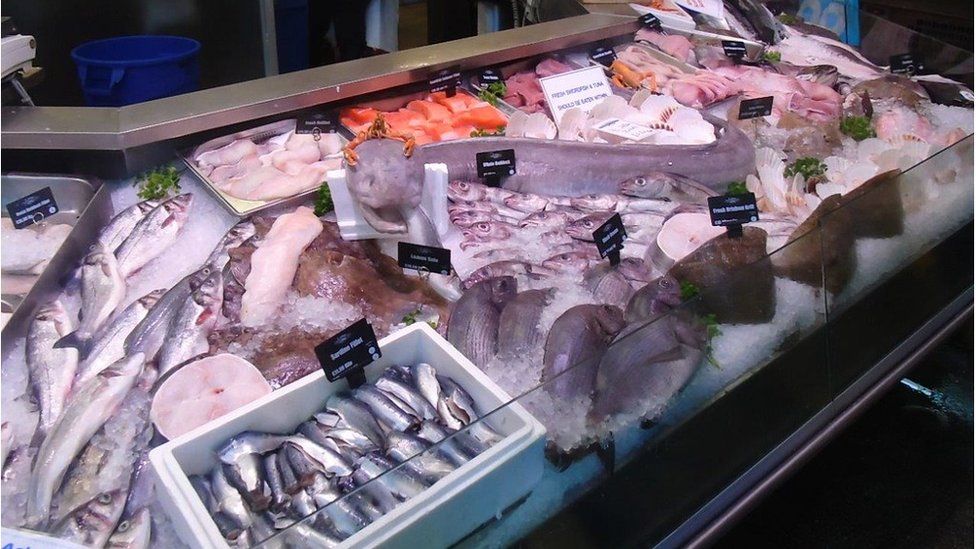 'A day in the life' photographers capture Cardiff - BBC News