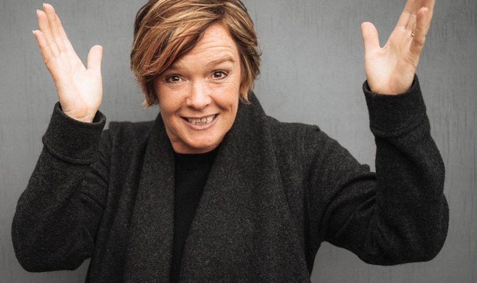 "Mae rygbi'n rhan annatod o'm myd i." - BBC Cymru Fyw