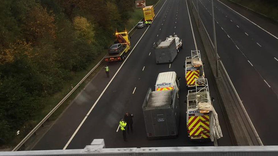 M2 reopens following man's death near Sandyknowes - BBC News