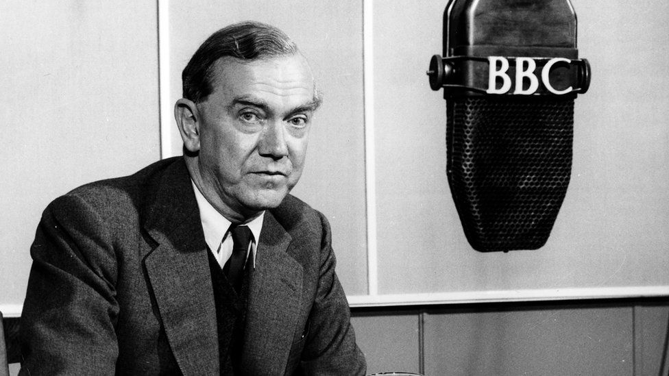 Emyr Humphreys: 'Cultural giant' author dies at 101 - BBC News