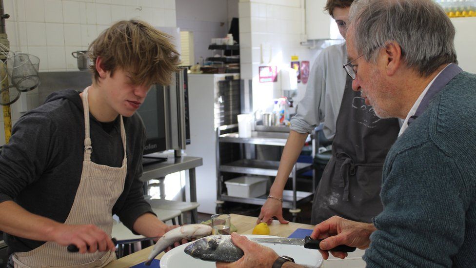Bristol chef gets MBE for feeding thousands for free in pandemic - BBC News