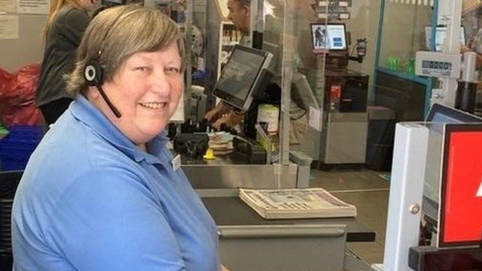 Robots deliver groceries to Co-op customers in Sale - BBC News