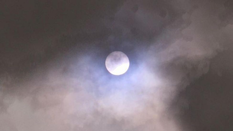 Wildfire smoke caught up in Storm Agnes causes unusual sky - BBC News