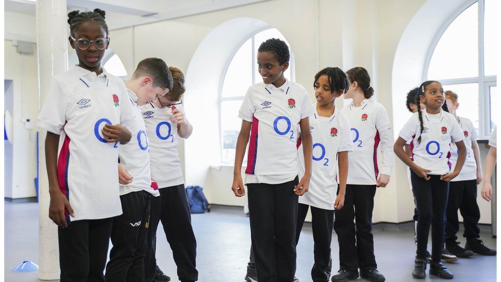 England rugby team surprise class with virtual PE lesson - BBC Newsround