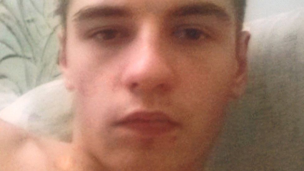 Glen Parva youth prison rapped over bullied inmate death - BBC News