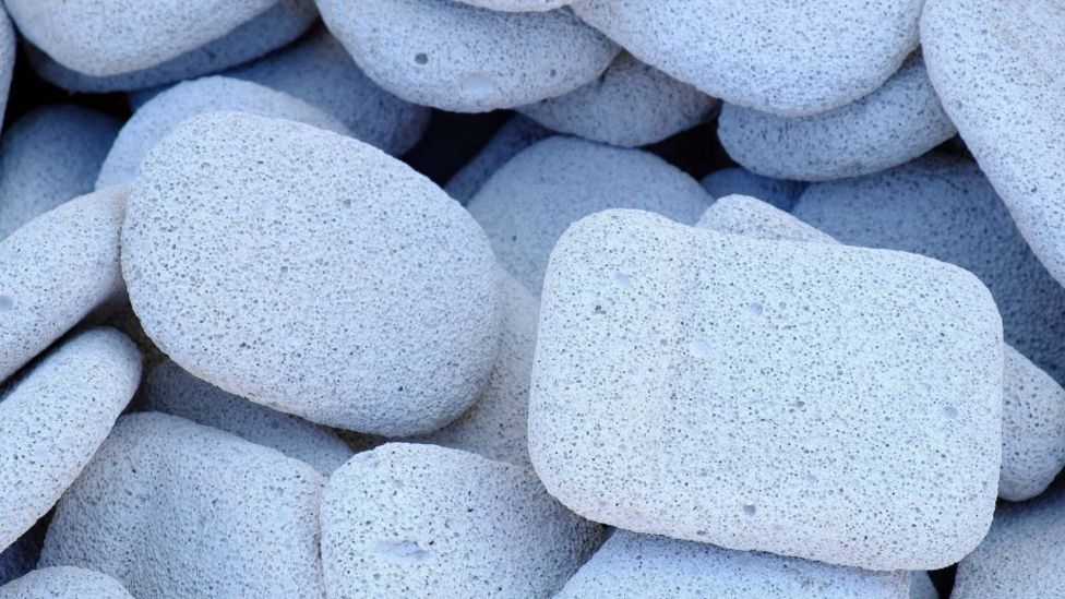 Giant volcanic pumice rock raft floating in Pacific ocean - BBC Newsround