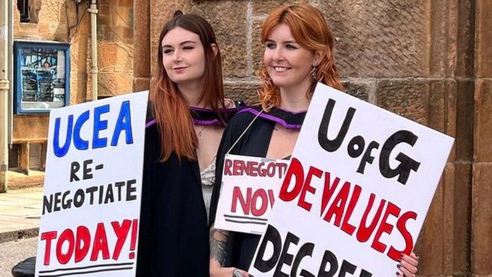 Marking boycott: University of Kent students receive results - BBC News