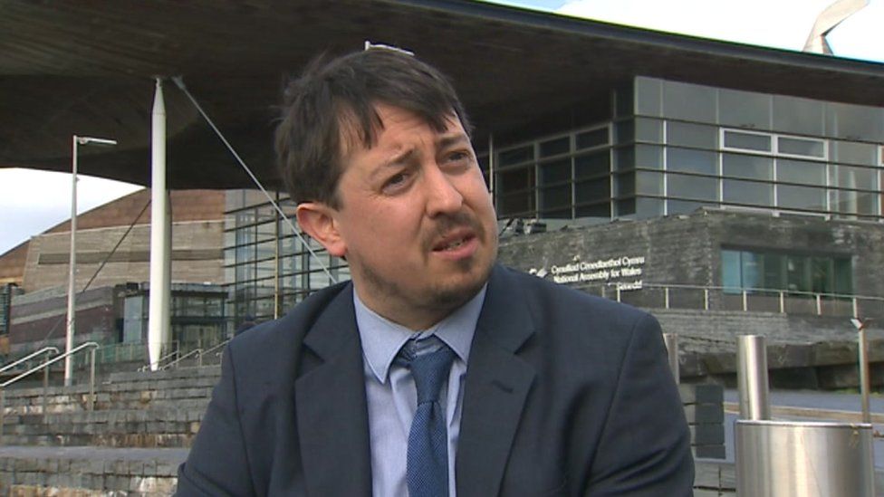 Votes at 16: Young people 'confused' by Welsh politics, research ...