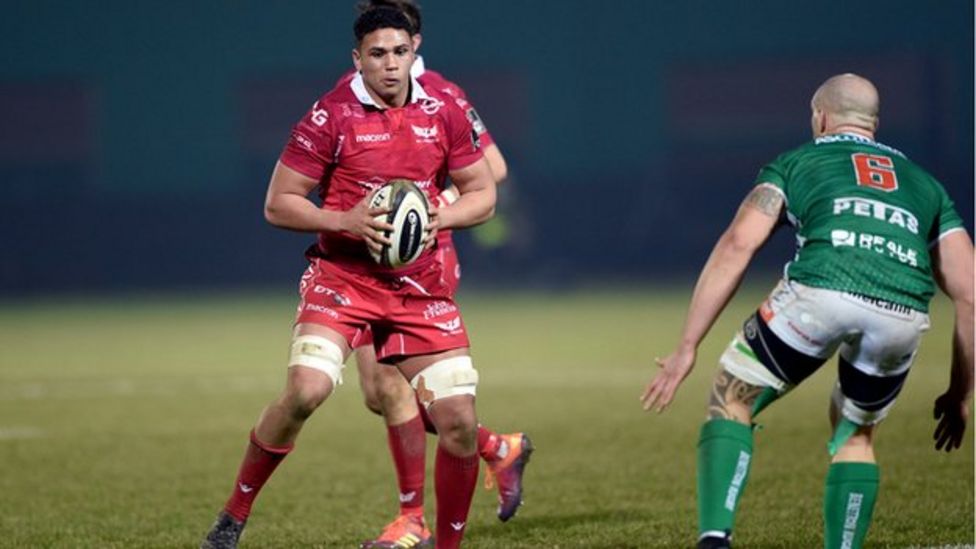 Scarlets flanker Dan Davis signs first professional contract - BBC Sport