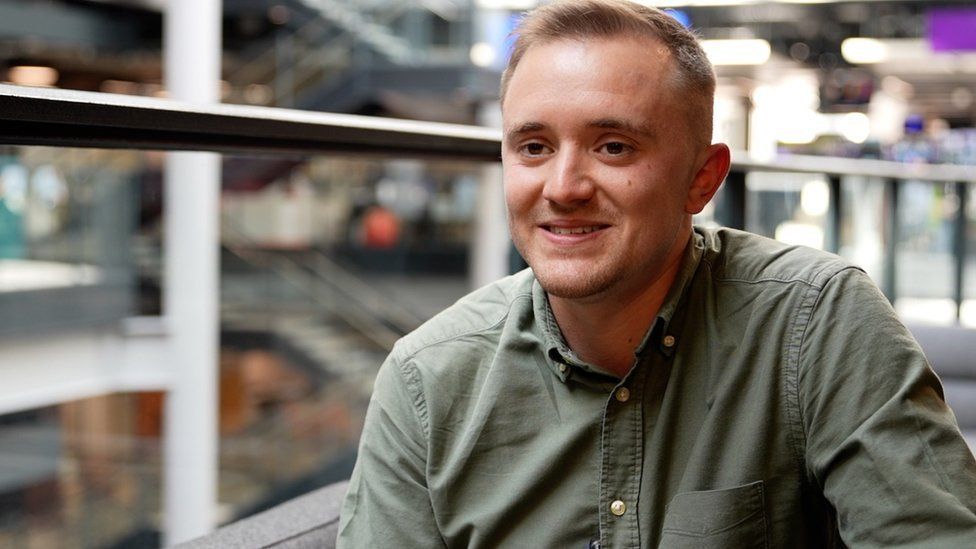 Llywodraeth Cymru i wynebu ‘heriau cyllidebol difrifol’ - BBC Cymru Fyw