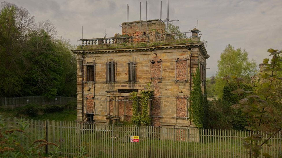 Crumbling historic mansion Mavisbank House saved by £5m award - BBC News