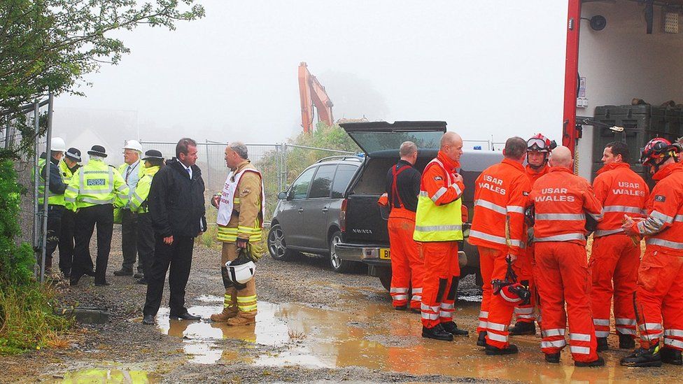 Boss jailed after worker killed in ditch collapse - BBC News