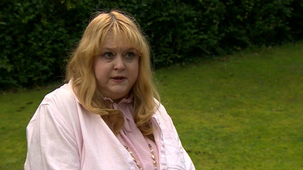 Anger over cemetery plans for Redditch country park - BBC News