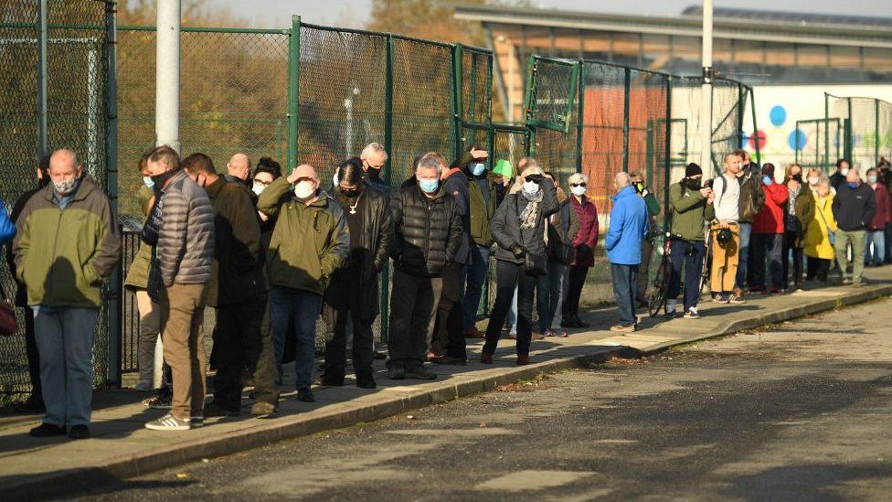Covid: Two arrests after Liverpool anti-lockdown protest - BBC News