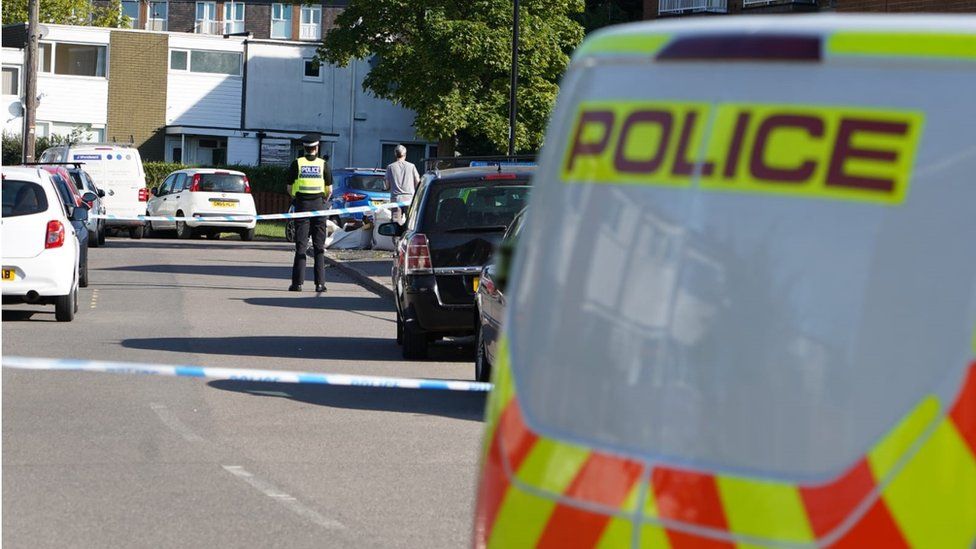 Sheffield: Men injured in Batemoor suspected shooting - BBC News