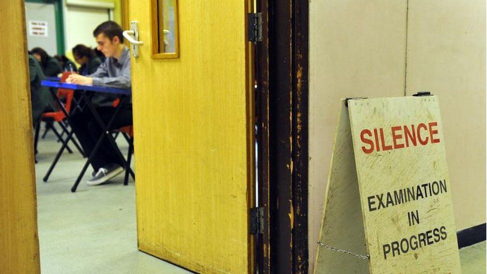 Teachers' dismay at delay in approving new exam courses - BBC News