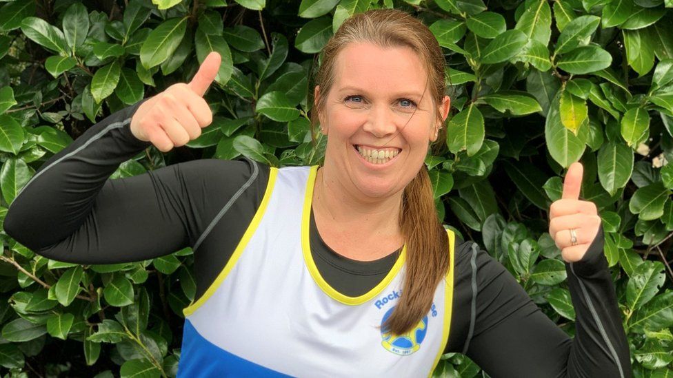 Runners going solo after coronavirus postponements - BBC News