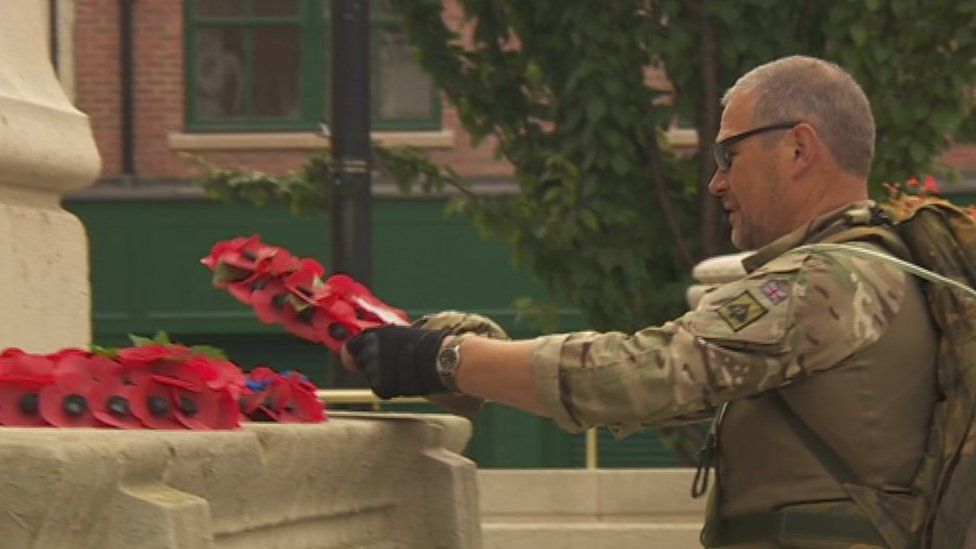 Terry Mitchell finishes Westminster Abbey to Hull walk - BBC News
