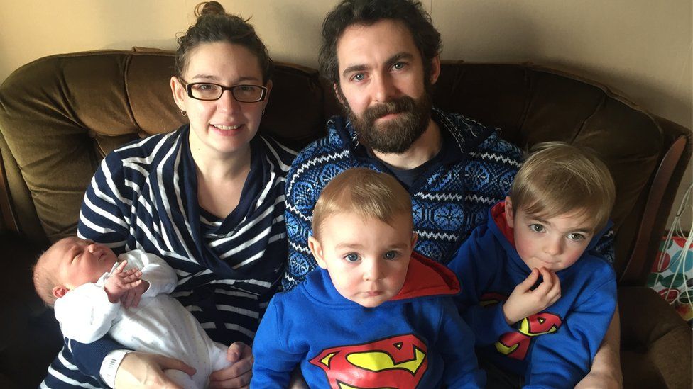 Baby born in layby after car hits pothole - BBC News