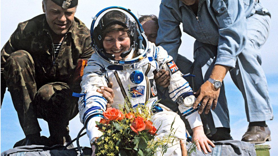 Tim Peake launch: The seven Britons to go to space - BBC News