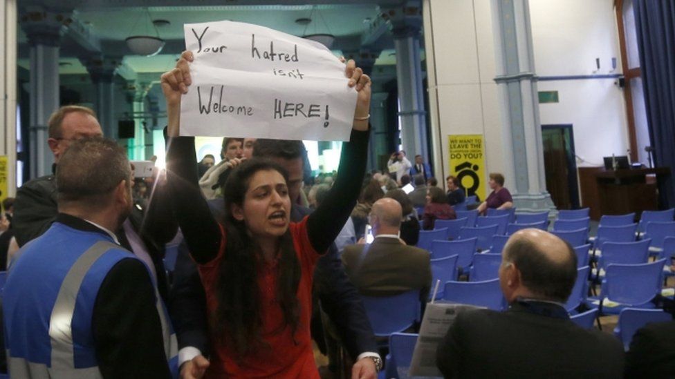 Protesters disrupt pro-Brexit Glasgow rally - BBC News
