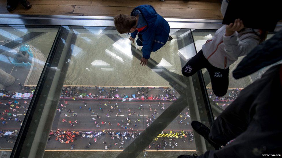 London Marathon: Famous runners, washing machines and record breakers ...