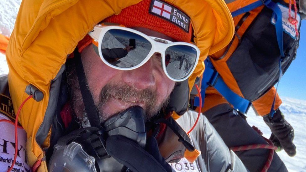 Leslie Binns 'cried tears of joy' after making Everest summit - BBC News