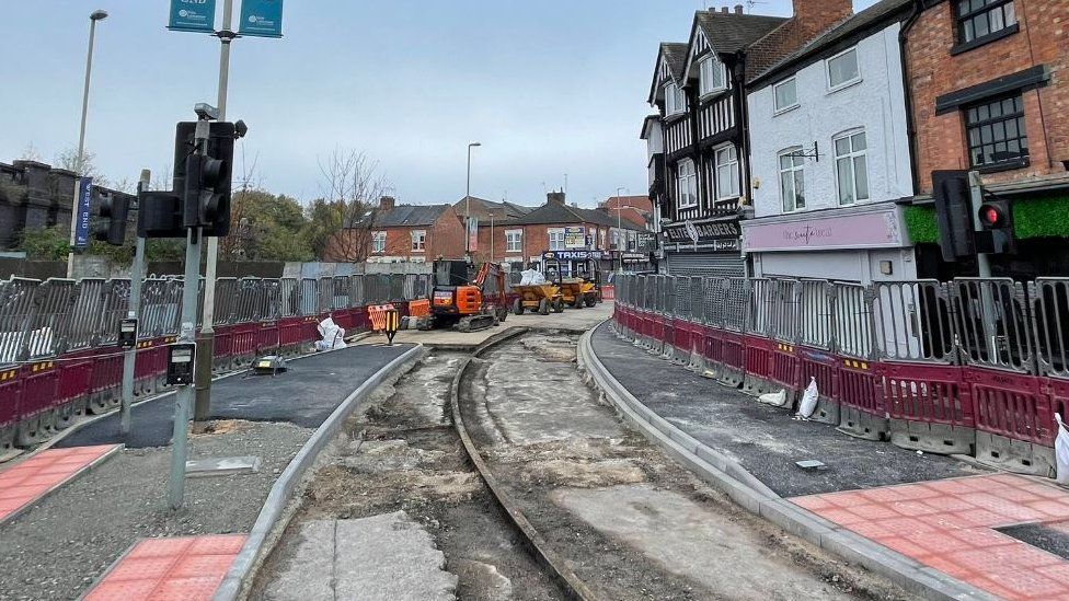 Tram tracks from 1940s revealed by Leicester street works - BBC News