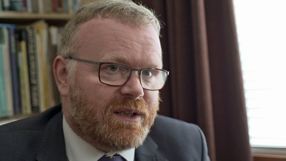 Bid to clear names over visa test cheat claims - BBC News