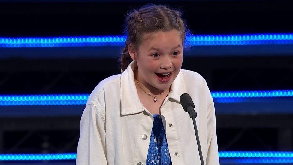 Eisteddfod: Galw am gymdeithas lefaru i roi hwb i'r grefft - BBC Cymru Fyw