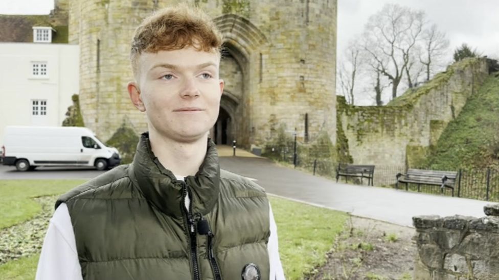 Workers at Tonbridge Castle Christmas event yet to be paid - BBC News
