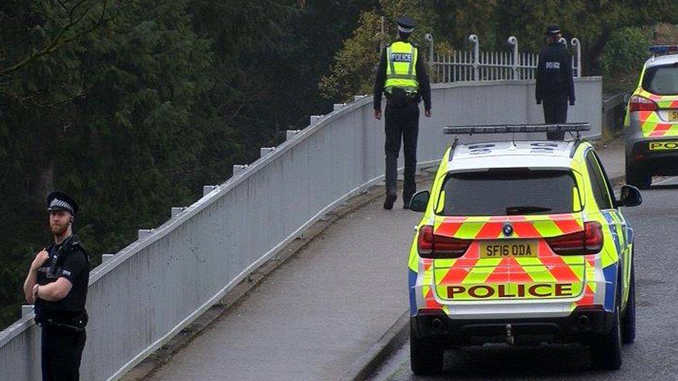 Armed police deployed amid searches in Aberdeen - BBC News