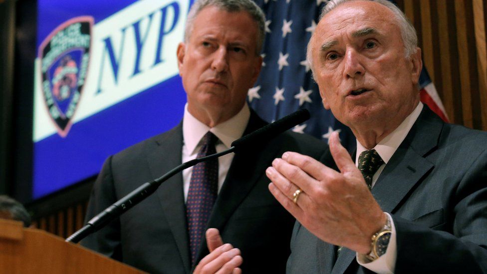 New York City police chief Bill Bratton to step down - BBC News