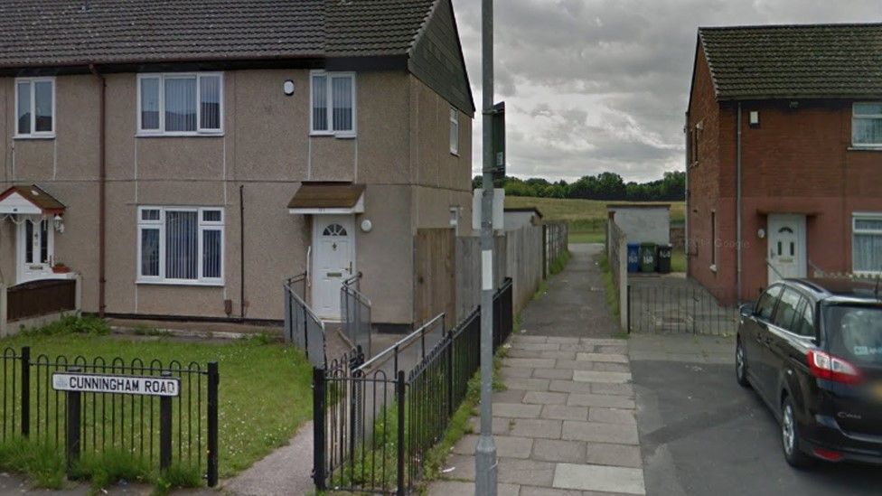 Widnes woman had 'unknown liquid' thrown into her face by stranger ...