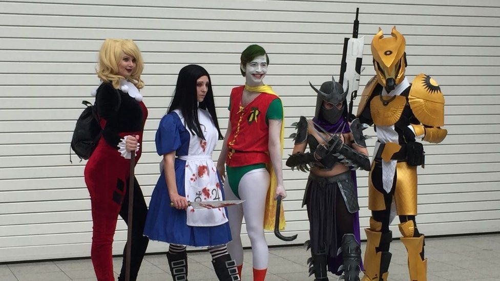 London Super Comic Convention: Hundreds of costumed comic-book ...